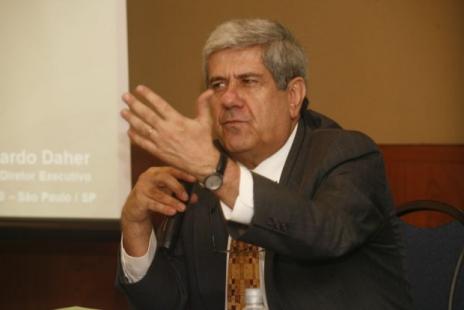 Dia do Agricultor: A “chave” da Segunda Revolução Verde - Revista ...